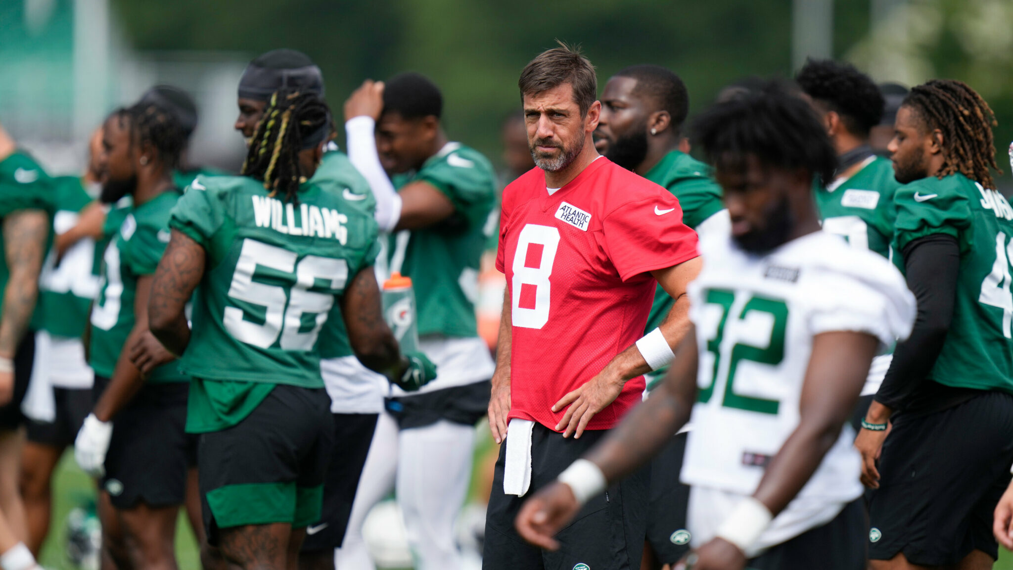 NFL Training Camp News: Aaron Rodgers with the Jets Offensive Line ...